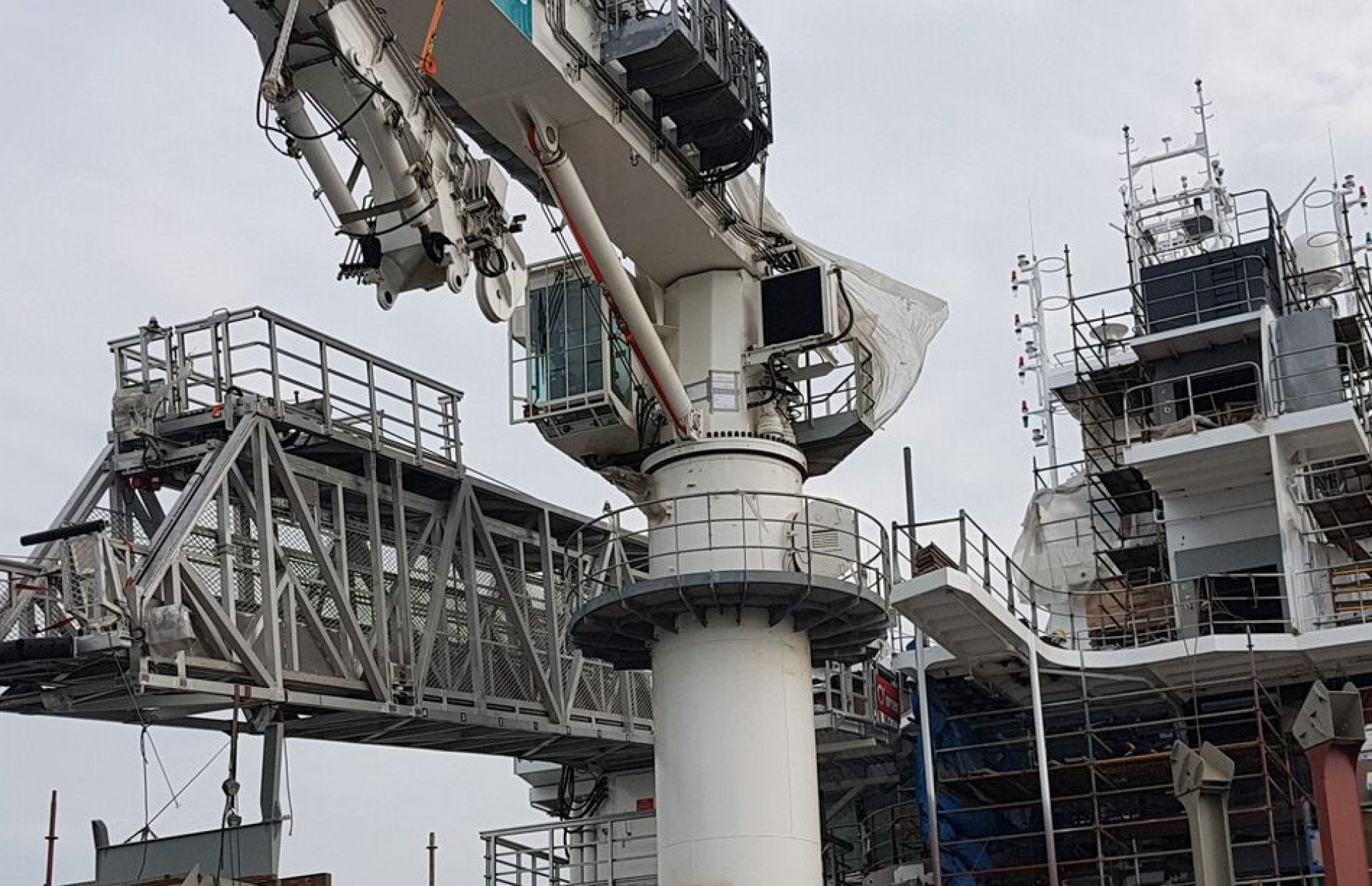 Working Areas and Advantages Of A Walk To Work Gangway System - Cemre ...